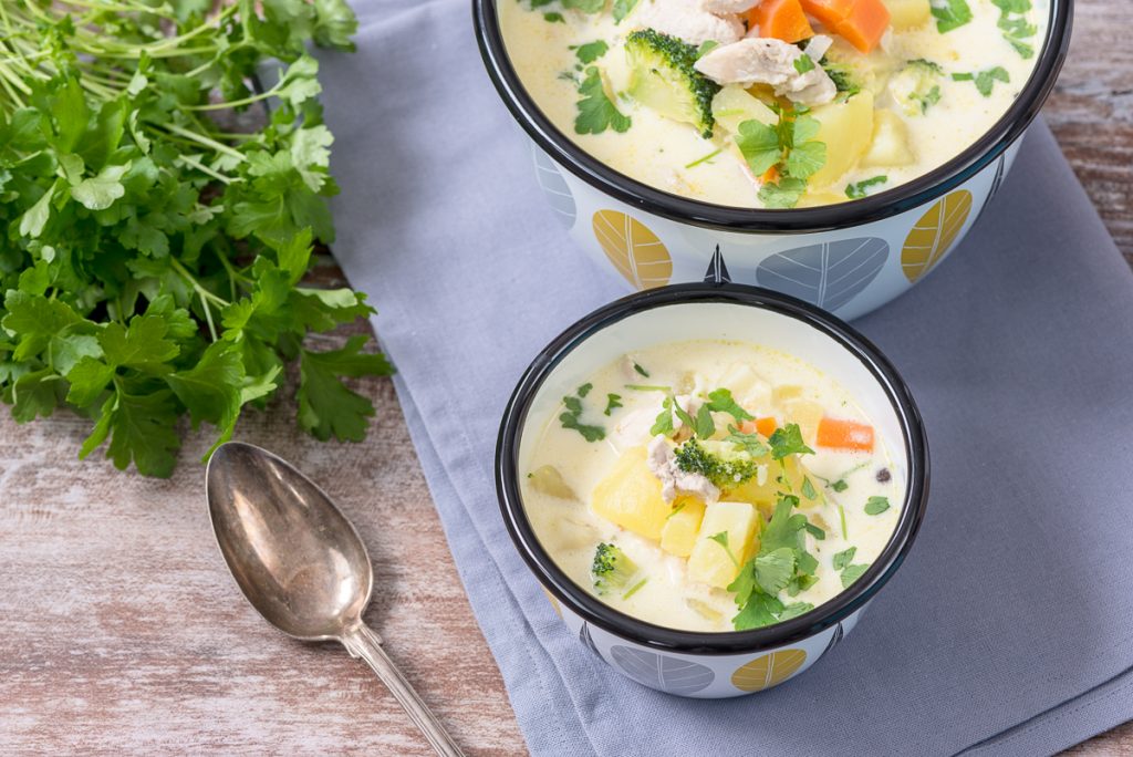 Kermainen kanakeitto sopii arkeen ja rentoihin juhliin - katso ohje ...