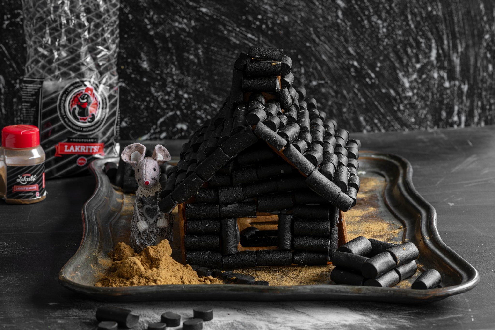 Lakritsi-piparkakkutalo | Hellapoliisi