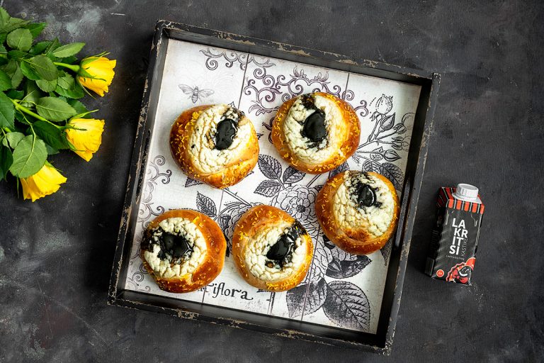 Lakritsi-rahkapullat | Hellapoliisi