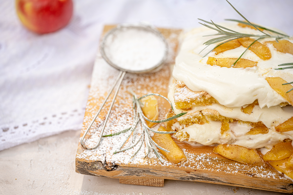 Omenainen britakakku | Hellapoliisi