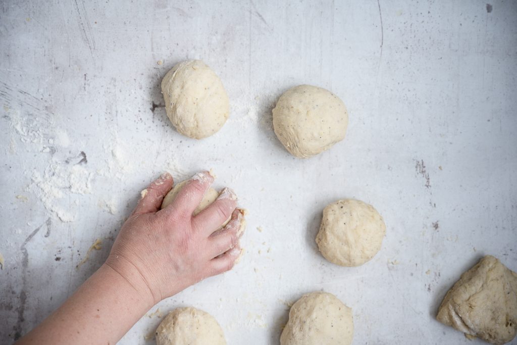 Pullataikina onnistuu kaikilta - samasta taikinasta on moneksi ...