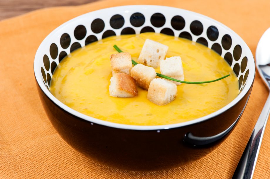 Myskikurpitsakeitto: Näyttävä keitto valmistuu myskikurpitsasta ...