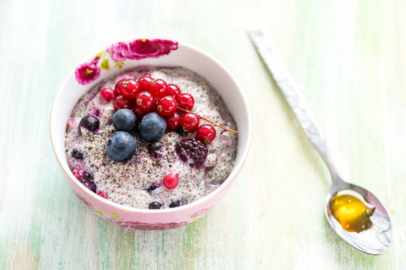 Chia-marjapuuro maistuu vaikka aamiaiseksi - katso ohje | Hellapoliisi