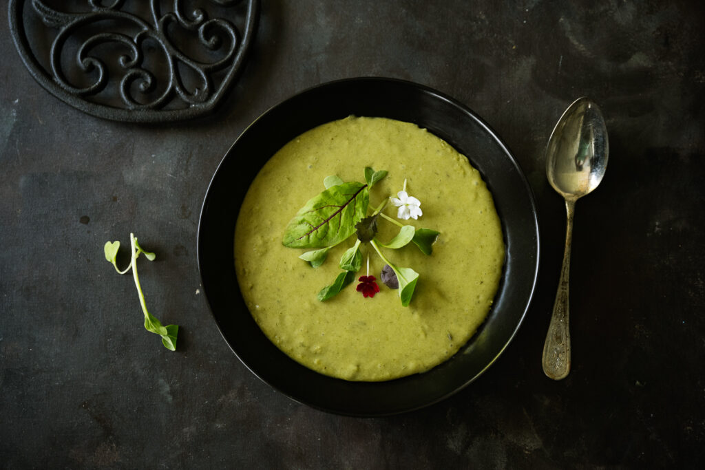 Purjo-perunasosekeitto on muutaman raaka-aineen klassikkokeitto ...